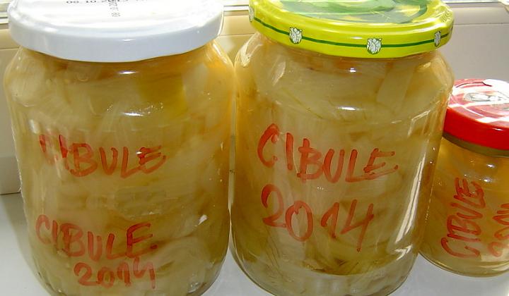Jak udělat nakládanou sladkokyselou cibuli | recept | jaktak.cz