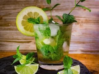 Jak připravit míchaný nápoj Hugo | recept | jaktak.cz